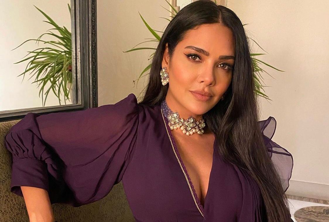 Esha Gupta roped in for Samir Karnik's next with Sanjay Dutt and Suniel ...