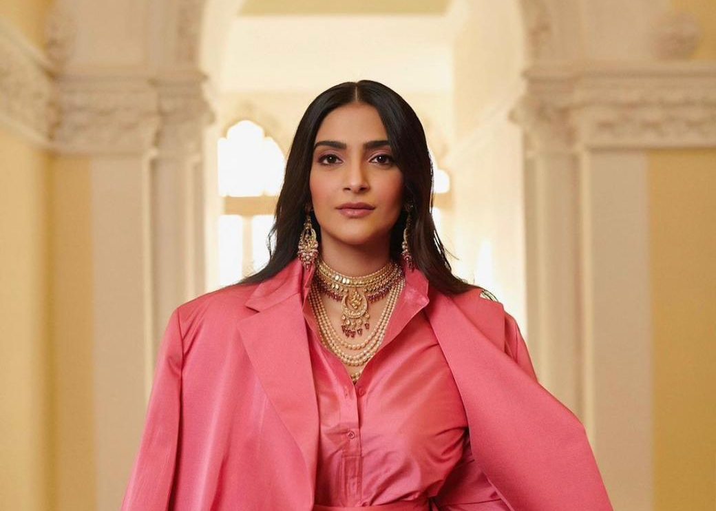 Sonam Kapoor and Natalie Portman invited by Dior for their Autumn ...