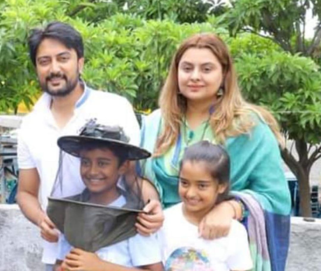 Celebrity Power Couple Deepshikha - Dhiraj Deshmukh embrace beekeeping on their 12th Anniversary