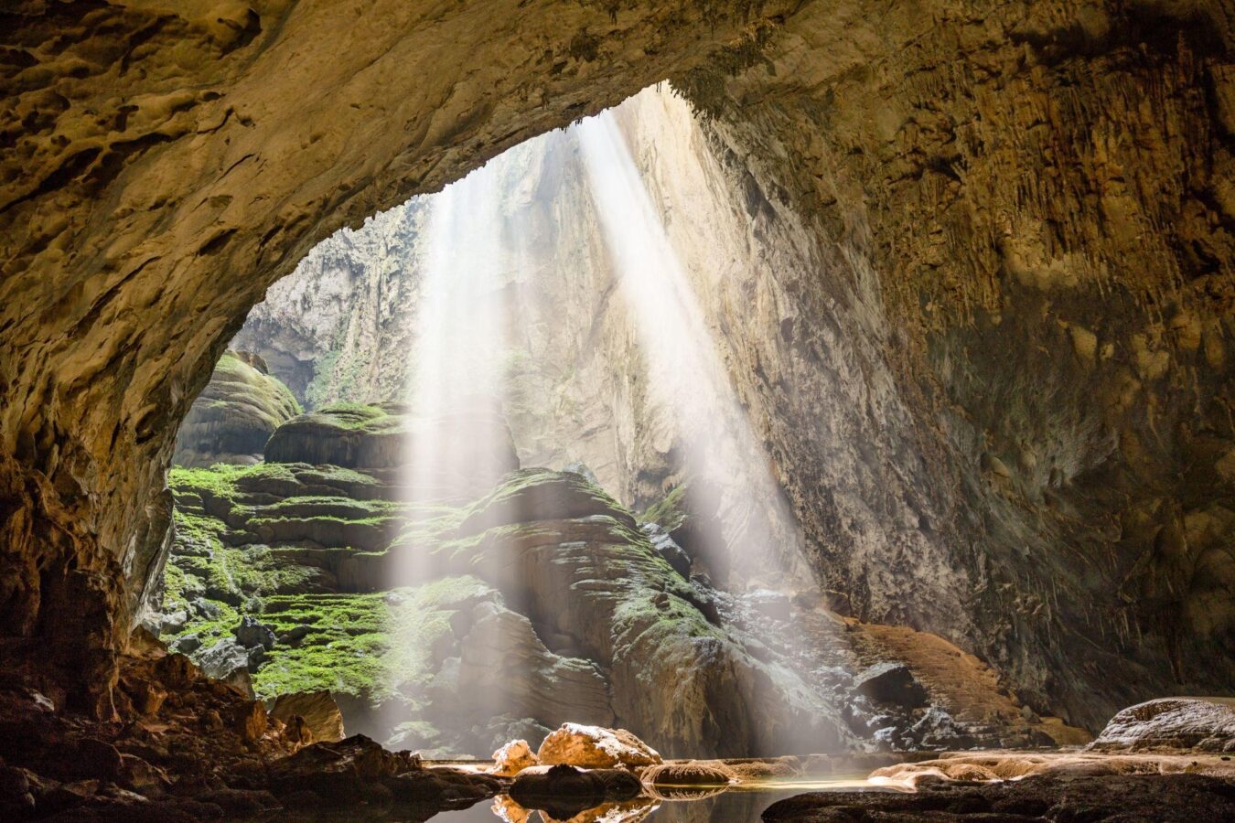 CAVES OF WONDER: Dive into the Earth's most spectacular underground ...