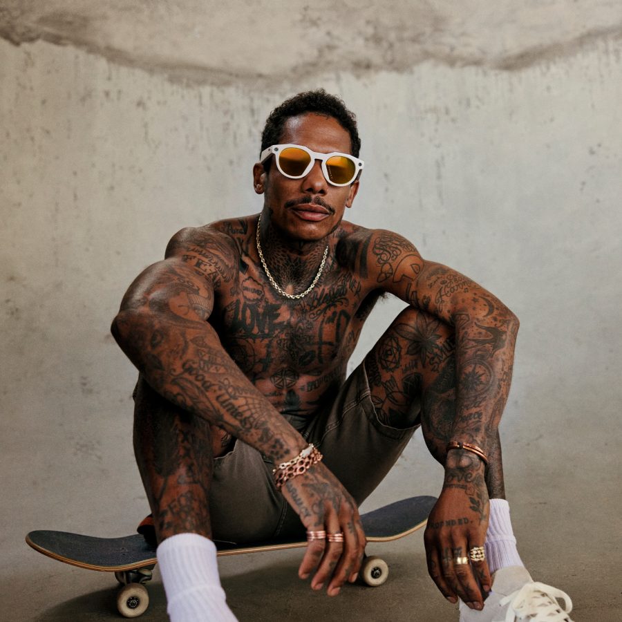 GET YOUR EYES ON THESE: Oakley's META HSTN glasses up the AI game with ...