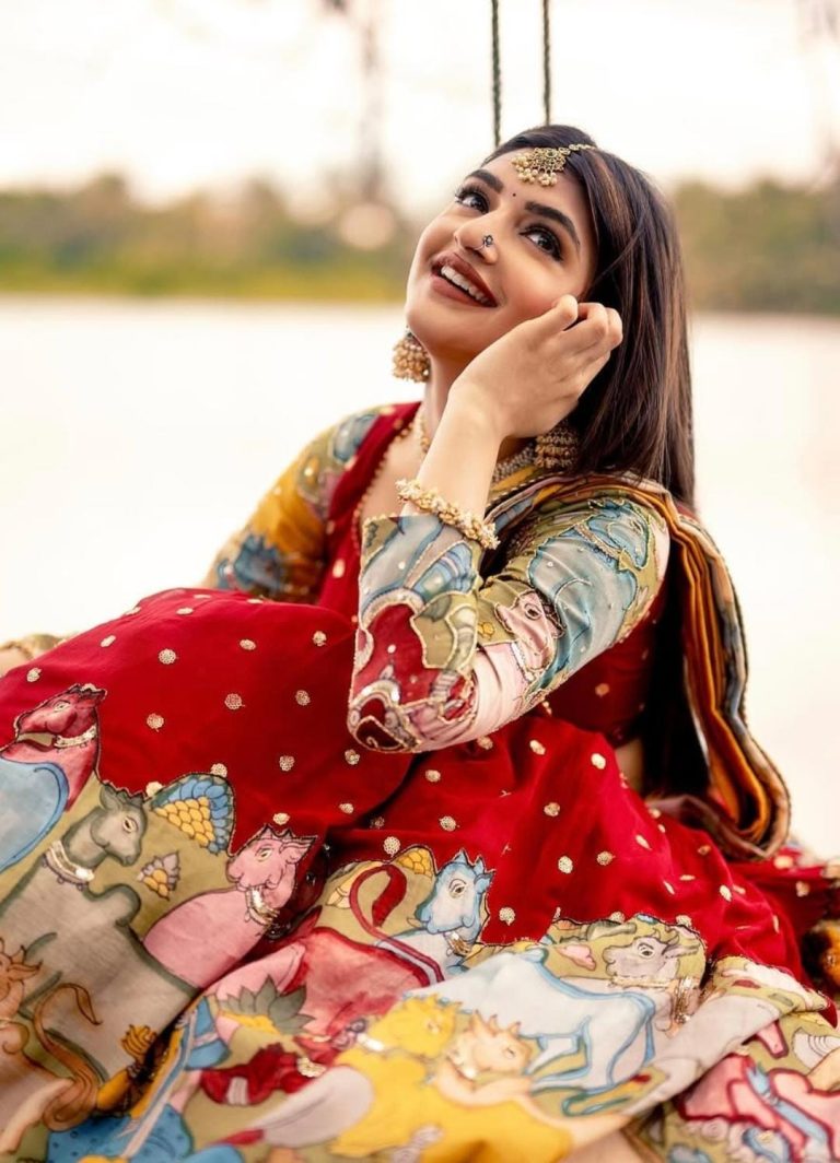 SOUTH STAR POWER: Sreeleela steals hearts as Ratnamala in Tamil Debut ...